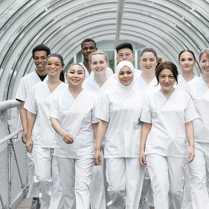 Ausbildung zur Pflegefachfrau oder zum Pflegefachmann | AKADEMIE